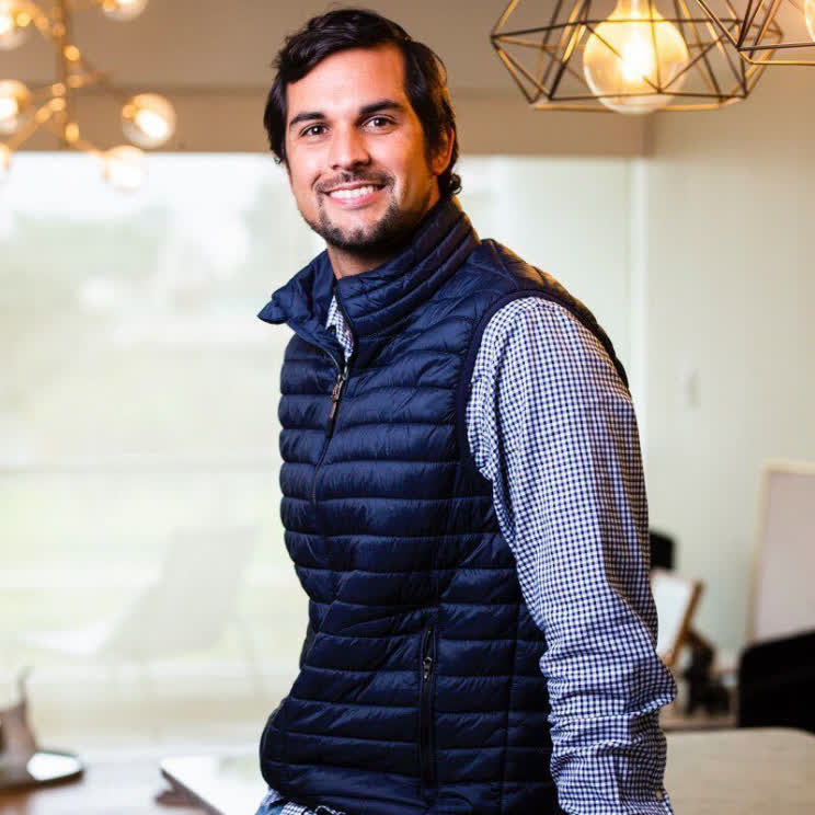 Saludos y videos personalizados de Daniel Bonifaz | Famosos.com